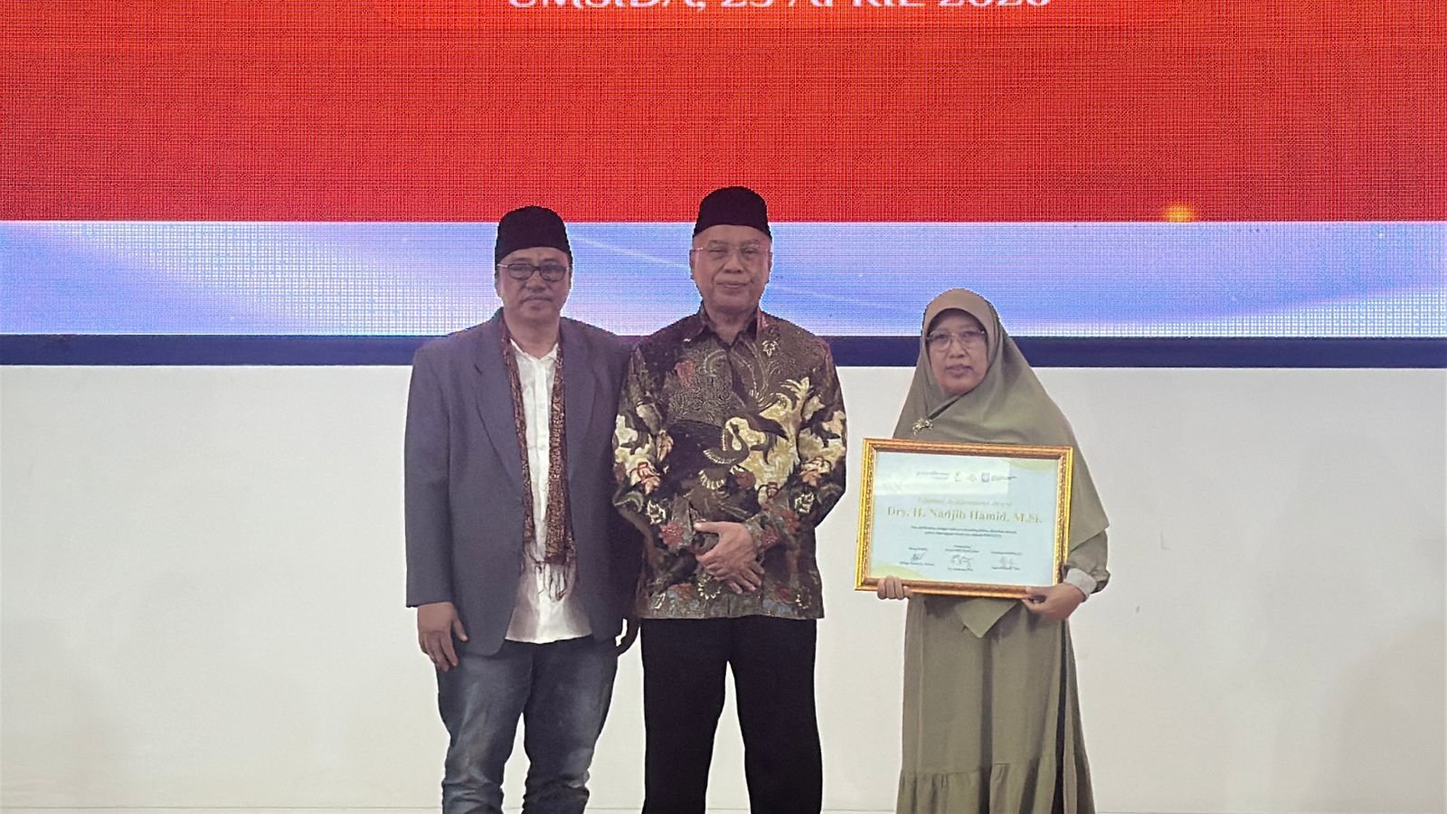 Satu Dekade PWMU.CO: Air Mata Haru Warnai Pemberian Life Achievement ...